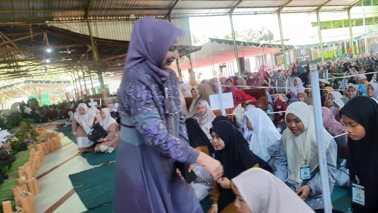 Dr Hj Faida MMR Hadiri Peringatan Maulid Nabi Di PP Yasinat Kesilir ...