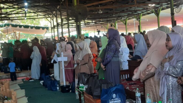 Dr Hj Faida MMR Hadiri Peringatan Maulid Nabi Di PP Yasinat Kesilir ...