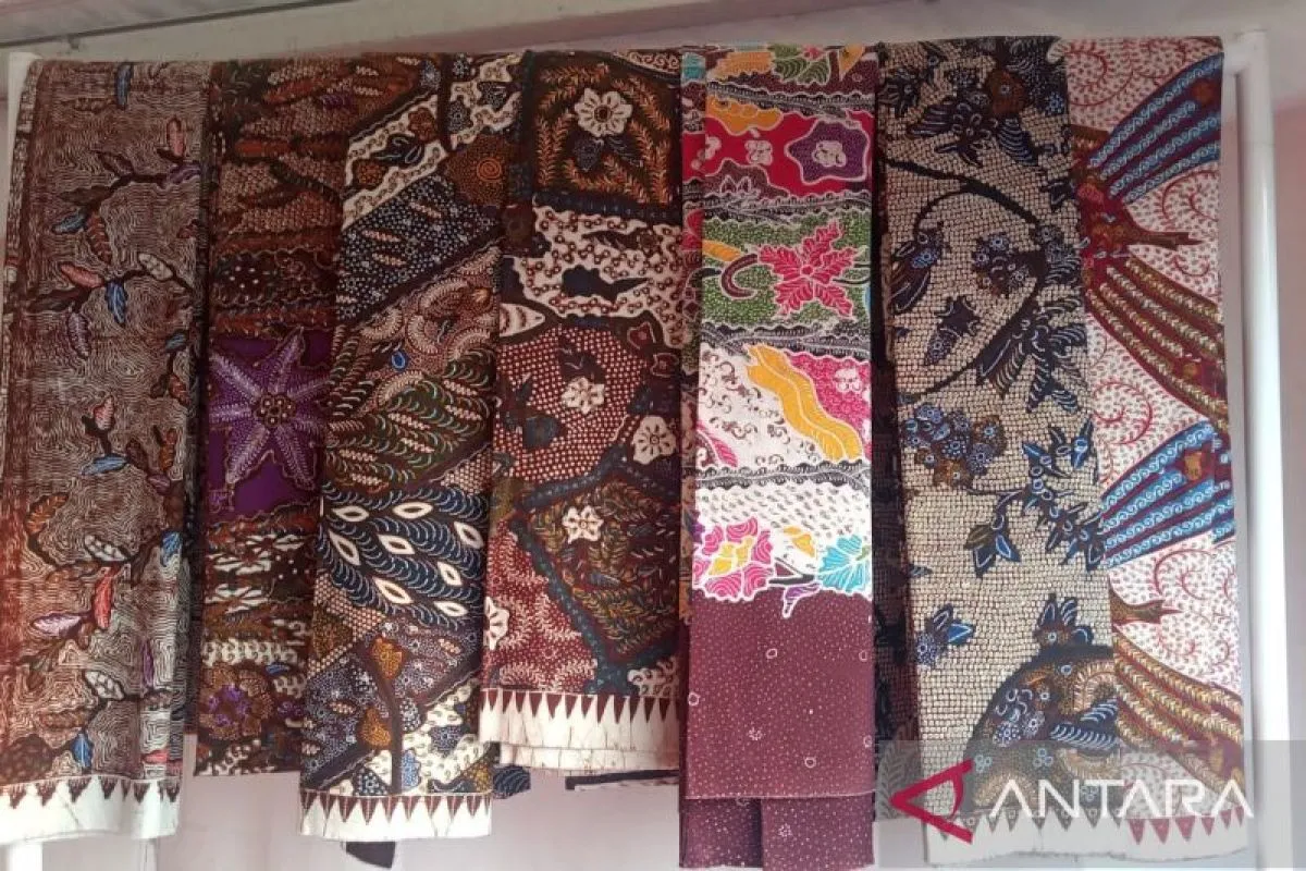 Walet Mas Batik Hadirkan Produk Kain Batik Tulis Khas Kebumen - Suara ...